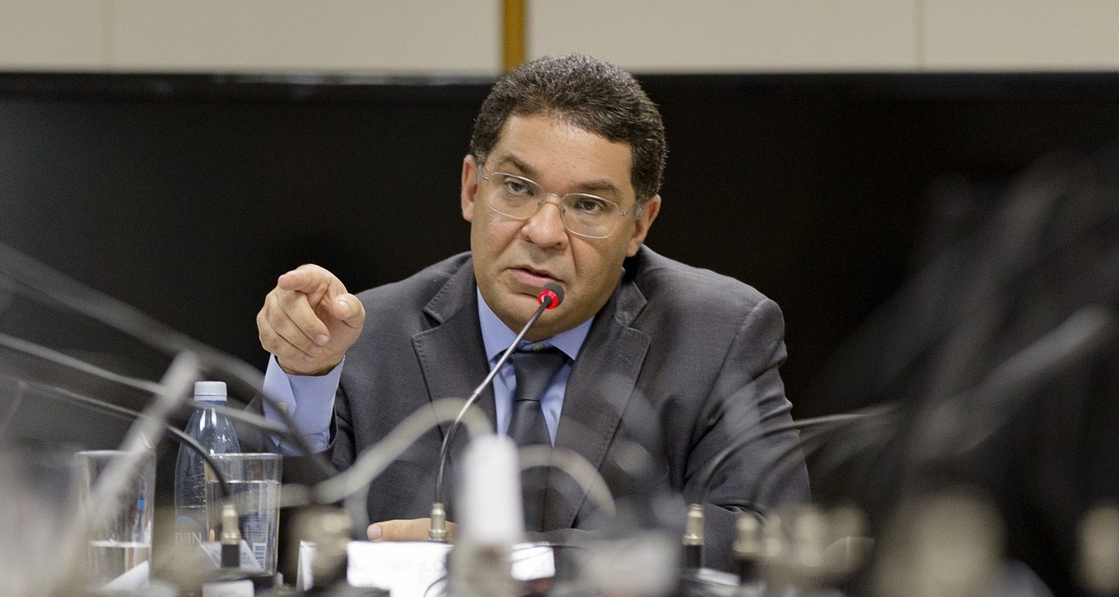 PIB poderá cair mais de 5% neste ano, diz Mansueto