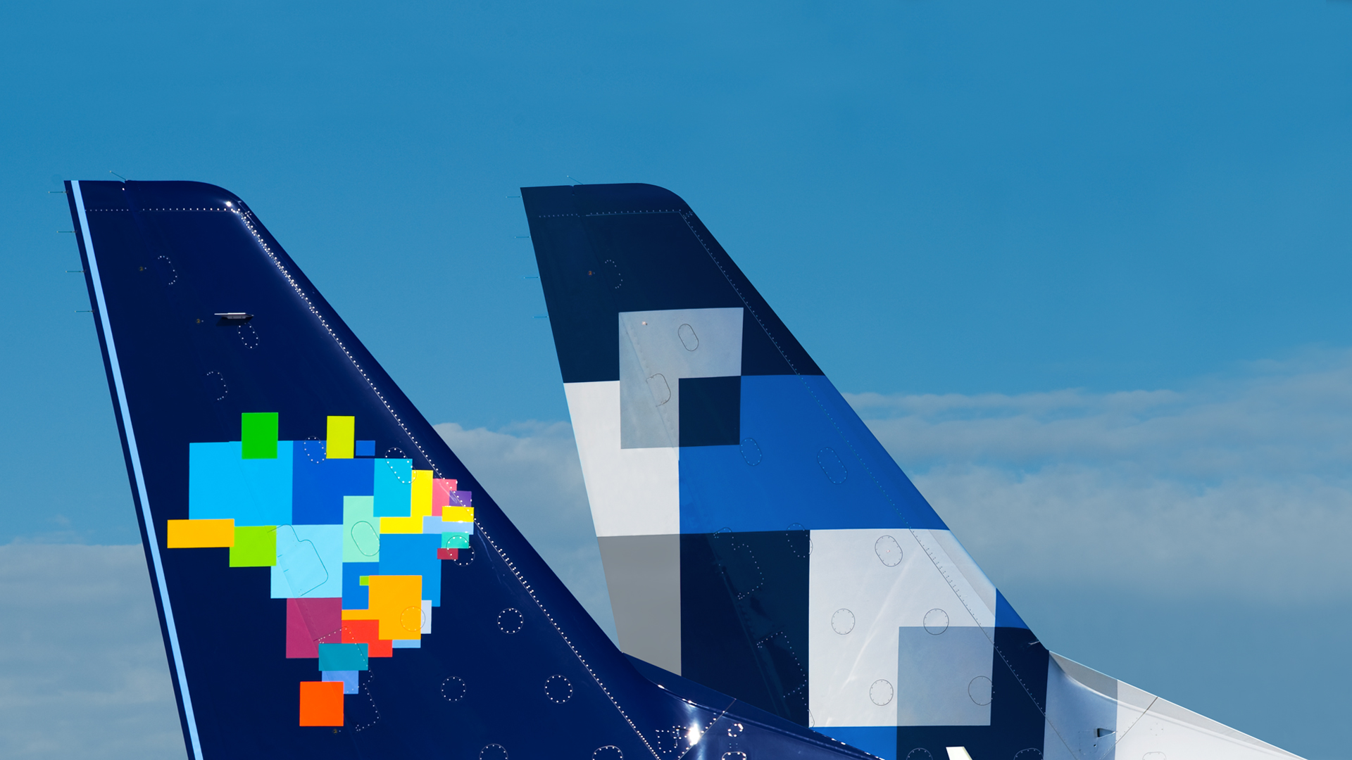 Azul (AZUL4) chega a cair 4% após anúncio de debêntures conversíveis