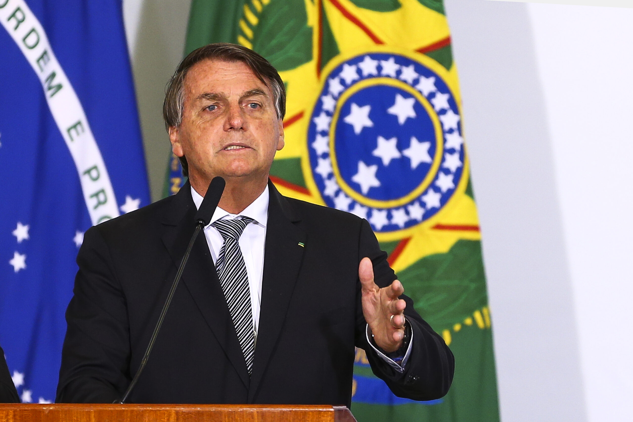 Bolsonaro anuncia que novas mudanças ocorrerão na próxima semana
