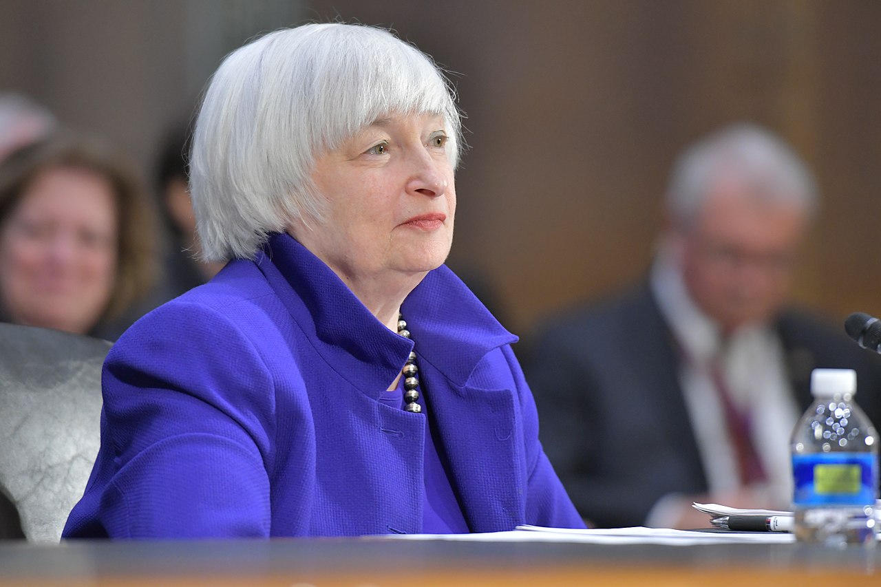 Janet Yellen cita 'risco real de recessão nos EUA'