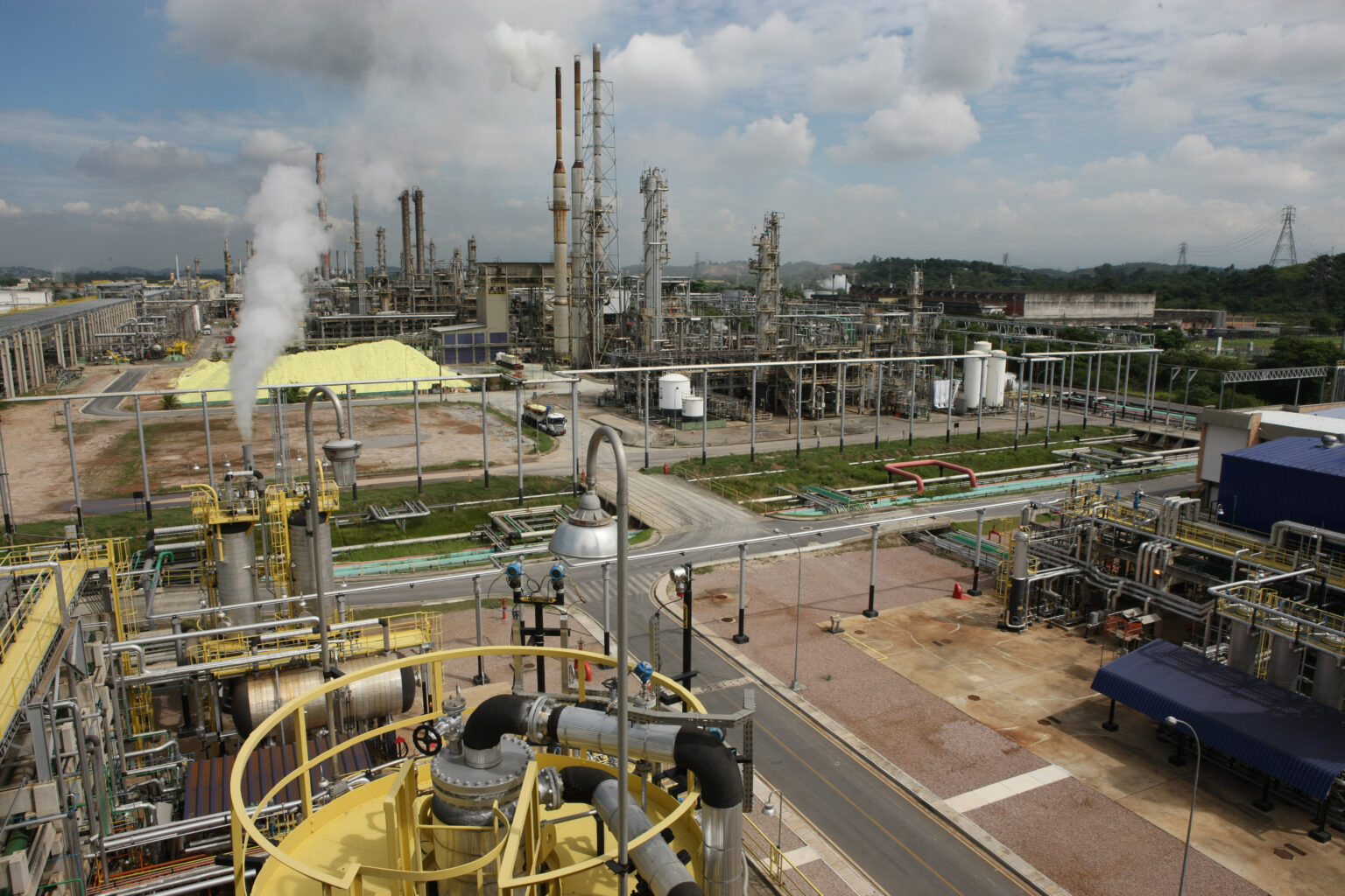 Petrobras (PETR4): Morte na refinaria Reduc causa protesto em rodovia