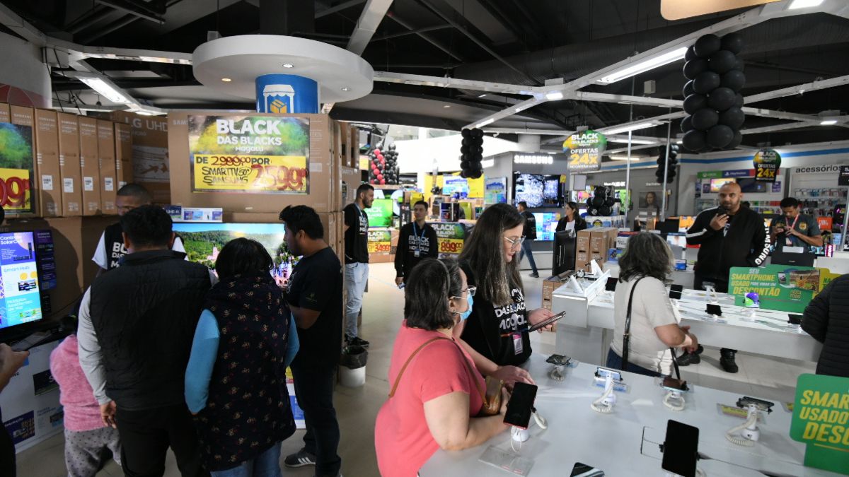 Do Magazine Luiza (MGLU3) à Via (VIIA3), varejo terá virada em 2023?