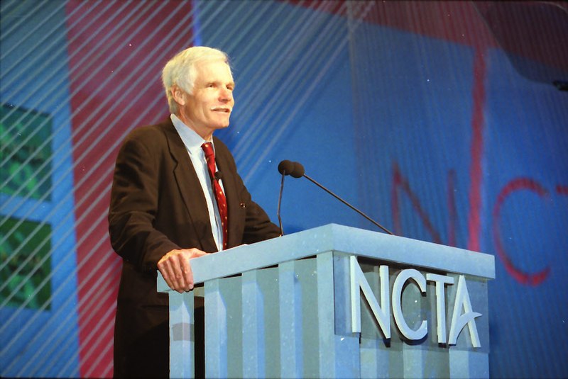 Ted Turner: conheça o bilionário criador dos canais CNN, TNT e TBS
