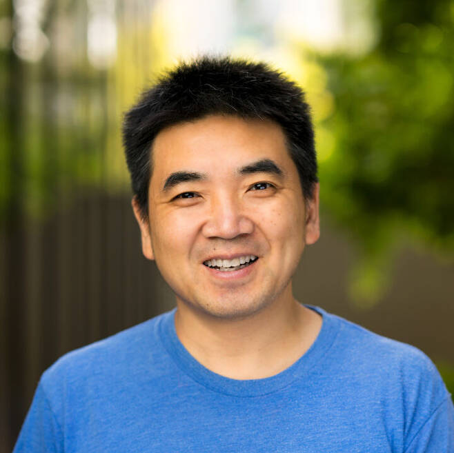 Eric Yuan: conheça o empresário bilionário que fundou a Zoom
