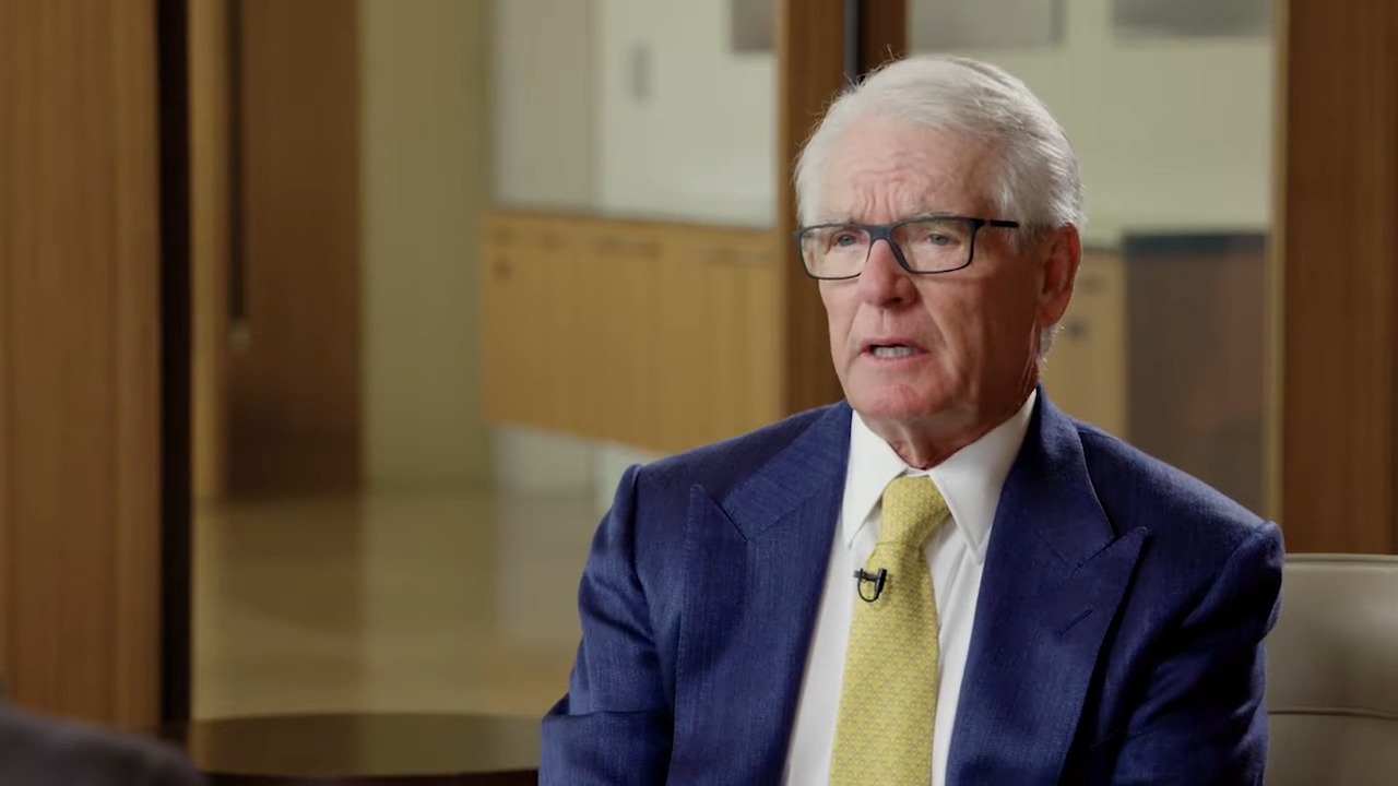 Charles Schwab, o fundador e presidente da Charles Schwab Corporation